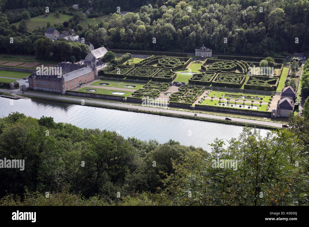 Le Château de Freyr, 6km au sud de Dinant, a l'un des plus beaux ...