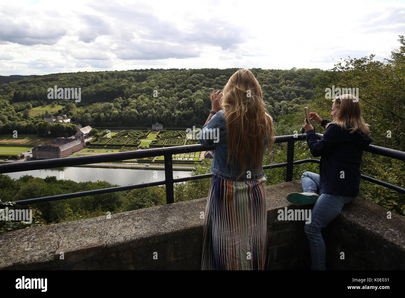 Le Château de Freyr, 6km au sud de Dinant, a l'un des plus beaux ...