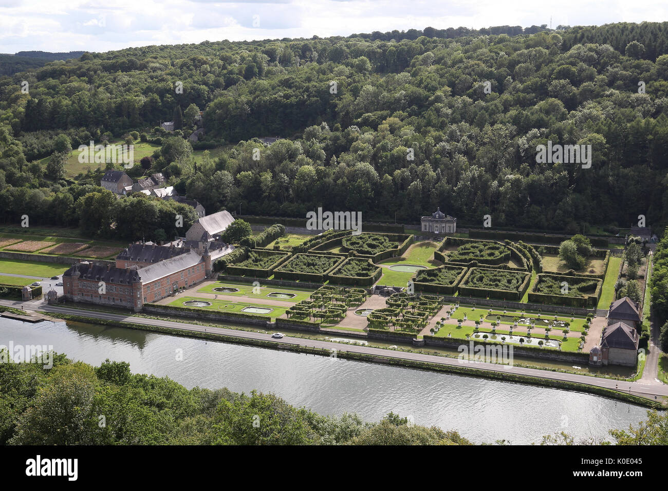Le Château de Freyr, 6km au sud de Dinant, a l'un des plus beaux ...