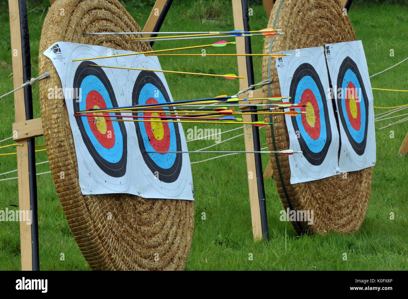 La tradition du tir à l'arc et flèches cibles pour des compétitions de ...