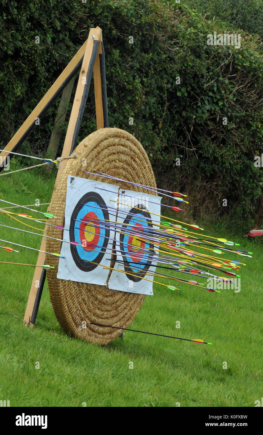 La tradition du tir à l'arc et flèches cibles pour des compétitions de ...