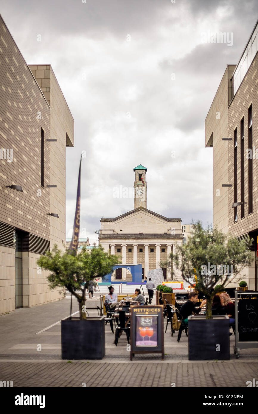 Le nouveau quartier culturel de développement au Guildhall Square avec ...