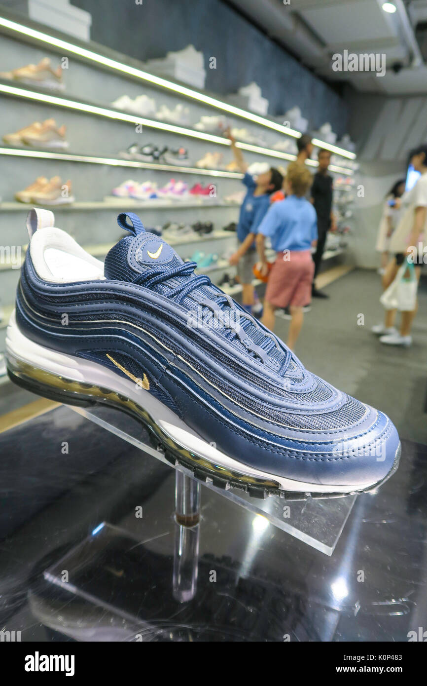 Nike soho store Banque de photographies et d’images à haute résolution ...