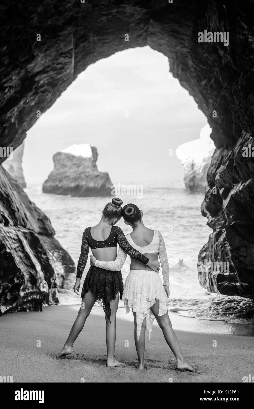 Meilleures amies Banque d'images noir et blanc - Alamy