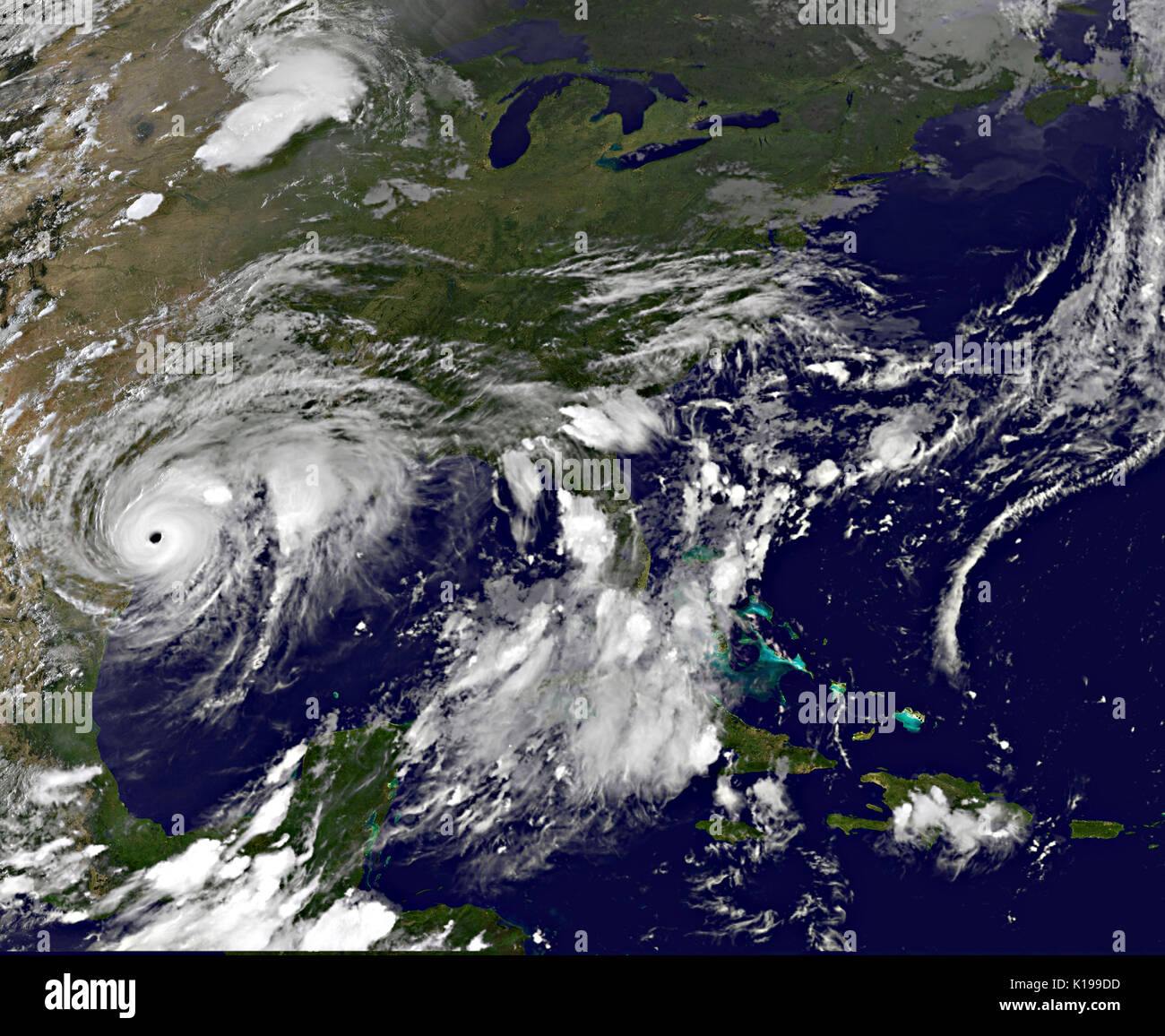 L'ouragan Harvey s'approche de la côte du Texas, du golfe du Mexique qu'elle renforce d'une ...
