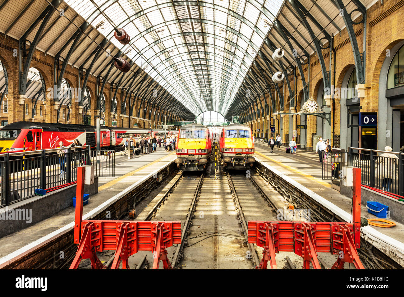 Kings Cross Train Station Interior Banque d'image et photos - Alamy