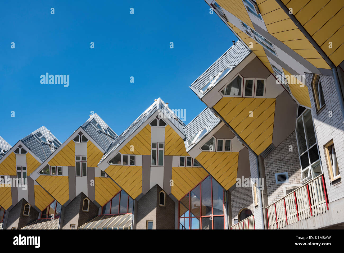 Maisons Cube, cube architecture, architecte Piet Blom, Blaak, Rotterdam ...