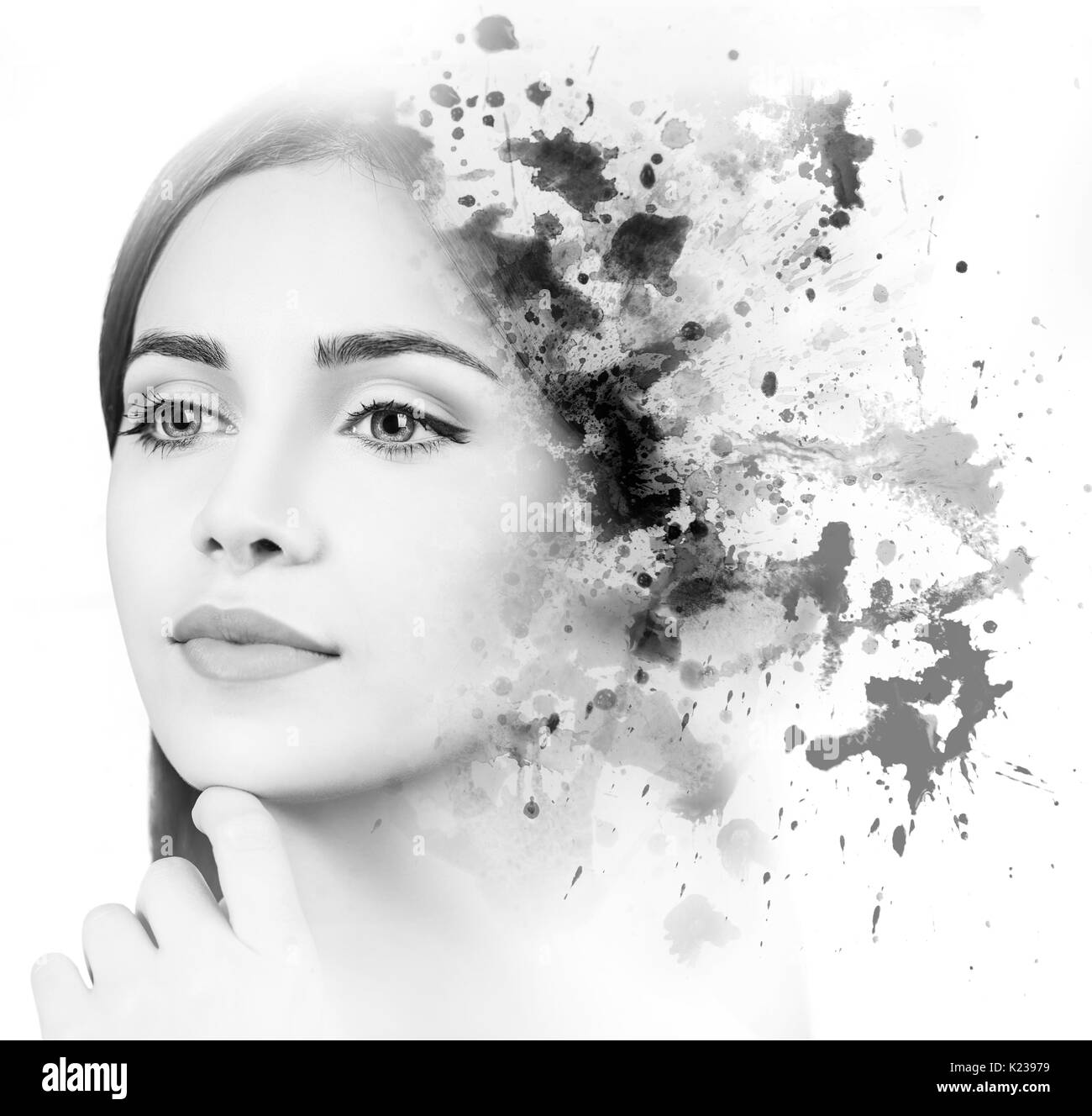 Portrait De Jeune Femme Avec De La Peinture Pour Le Visage Banque De