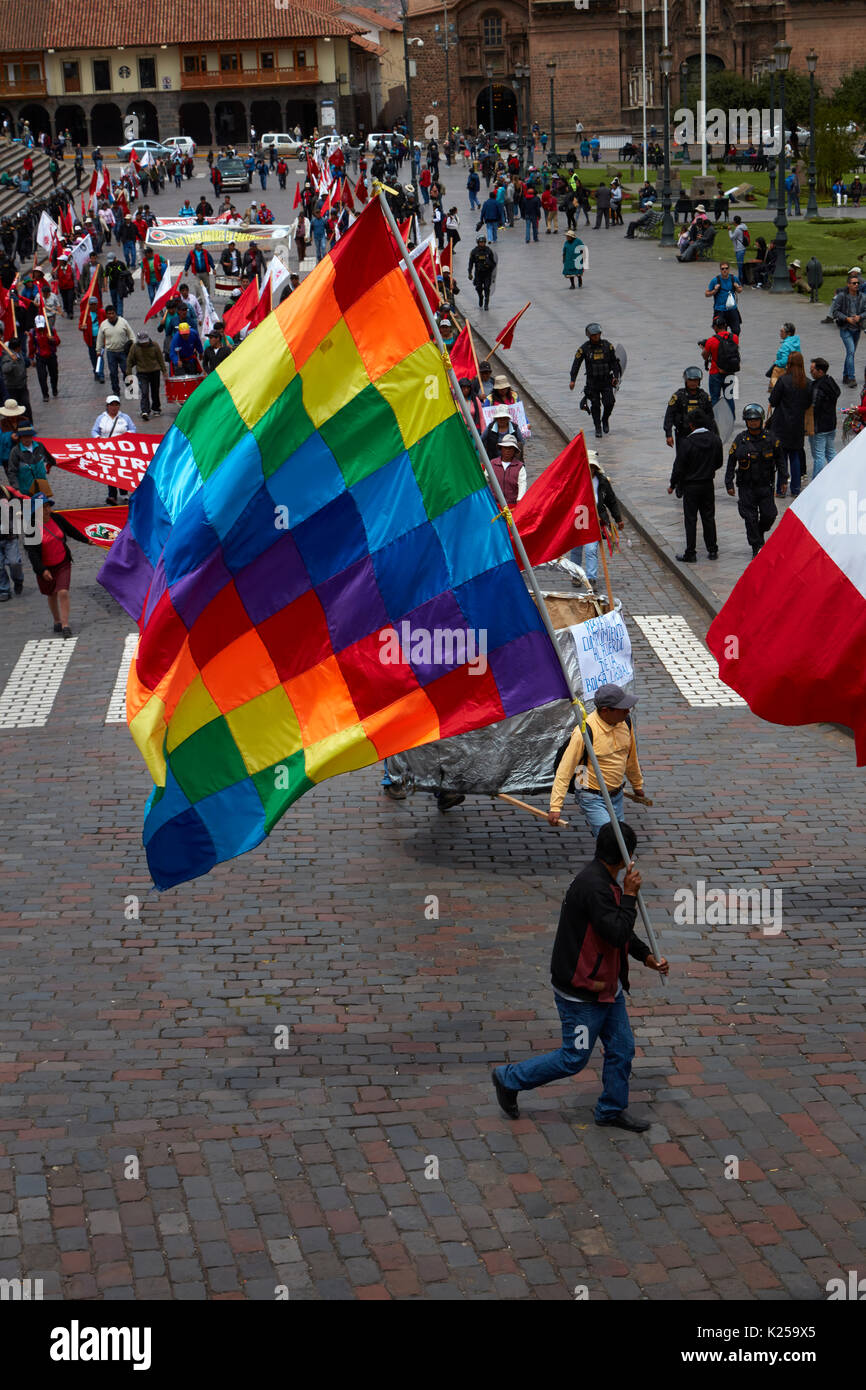 Inca wiphala flag Banque de photographies et d’images à haute ...