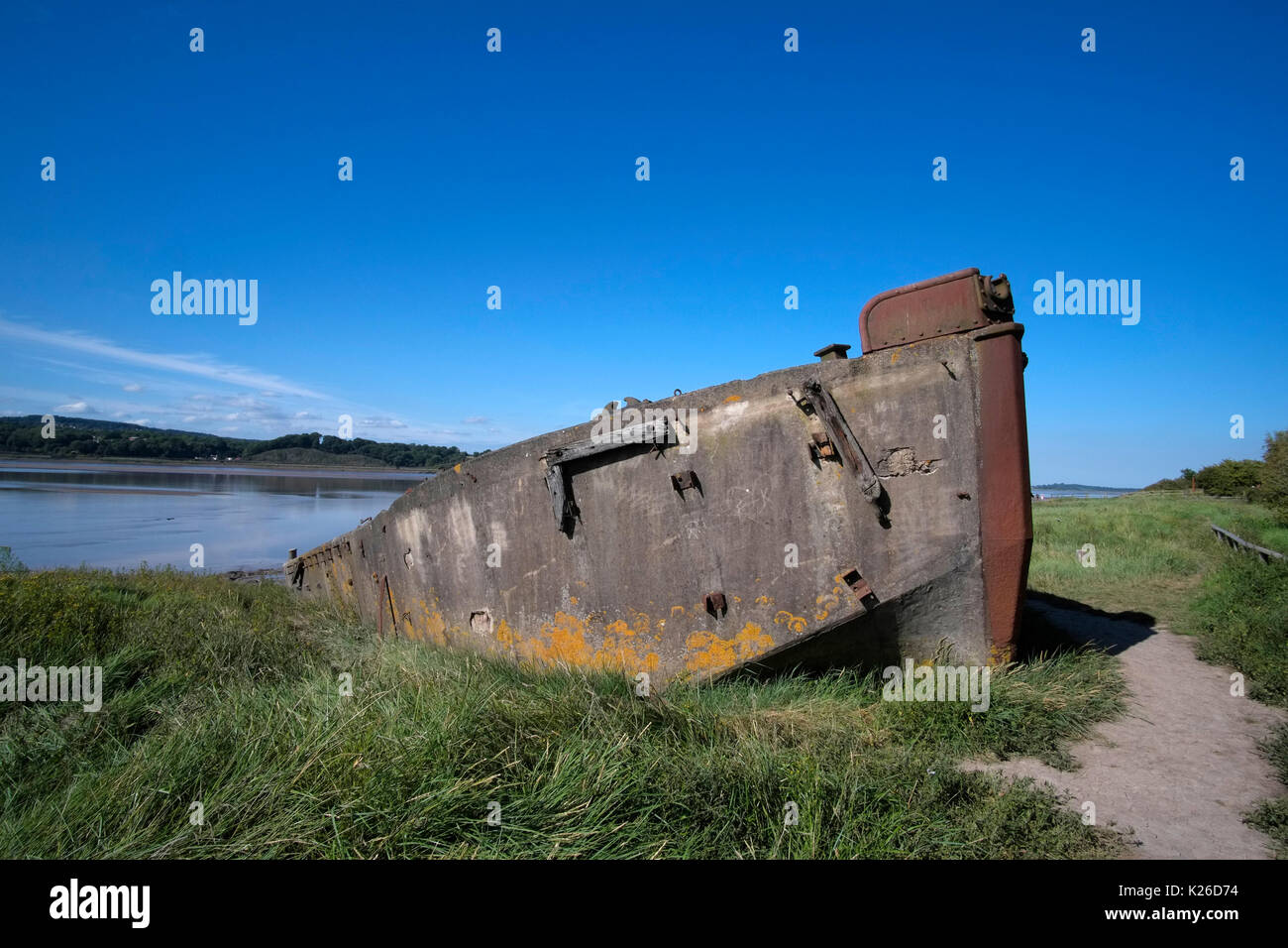 Une barge en béton (FCB) ferrocement 75, dans le cimetière du navire ...