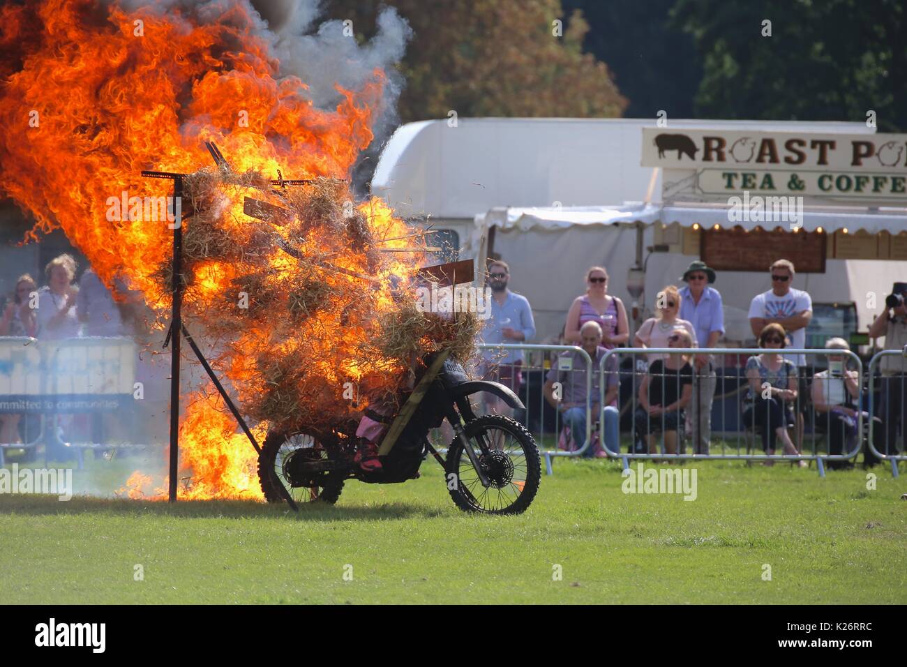 Fire stunt Banque de photographies et d’images à haute résolution - Alamy