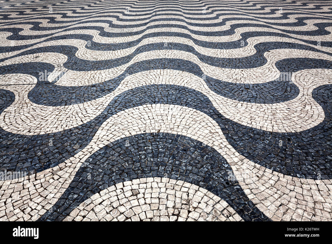 La mosaïque du pavé, noir et blanc, en forme de pavé, la place Rossio ...
