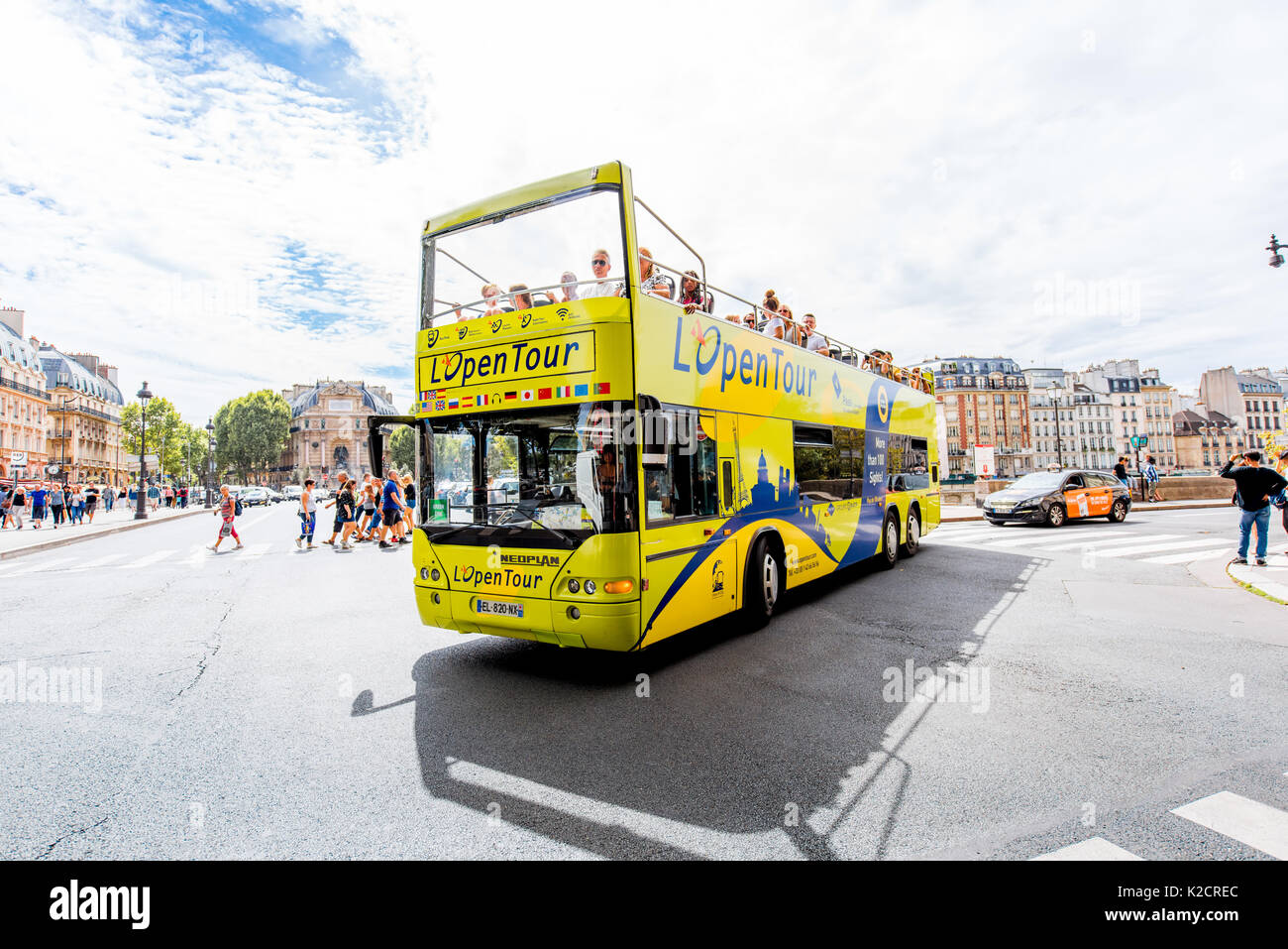 Bus touristique paris Banque de photographies et d’images à haute ...