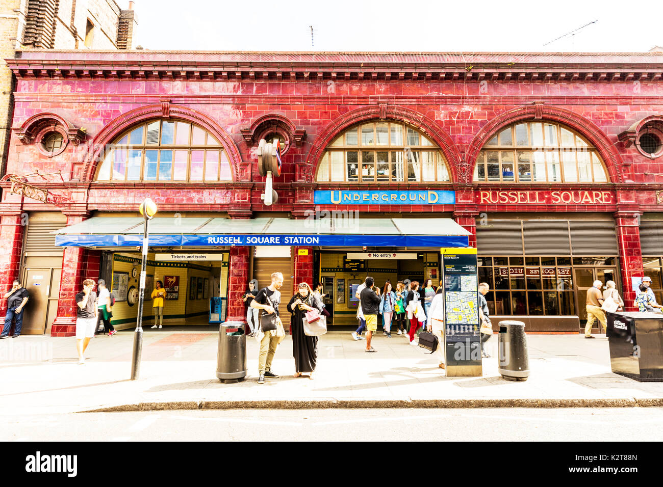 Russell square underground londres Banque de photographies et d’images ...