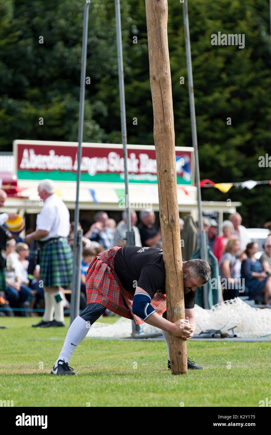 Caber toss highland games in Banque de photographies et d’images à ...