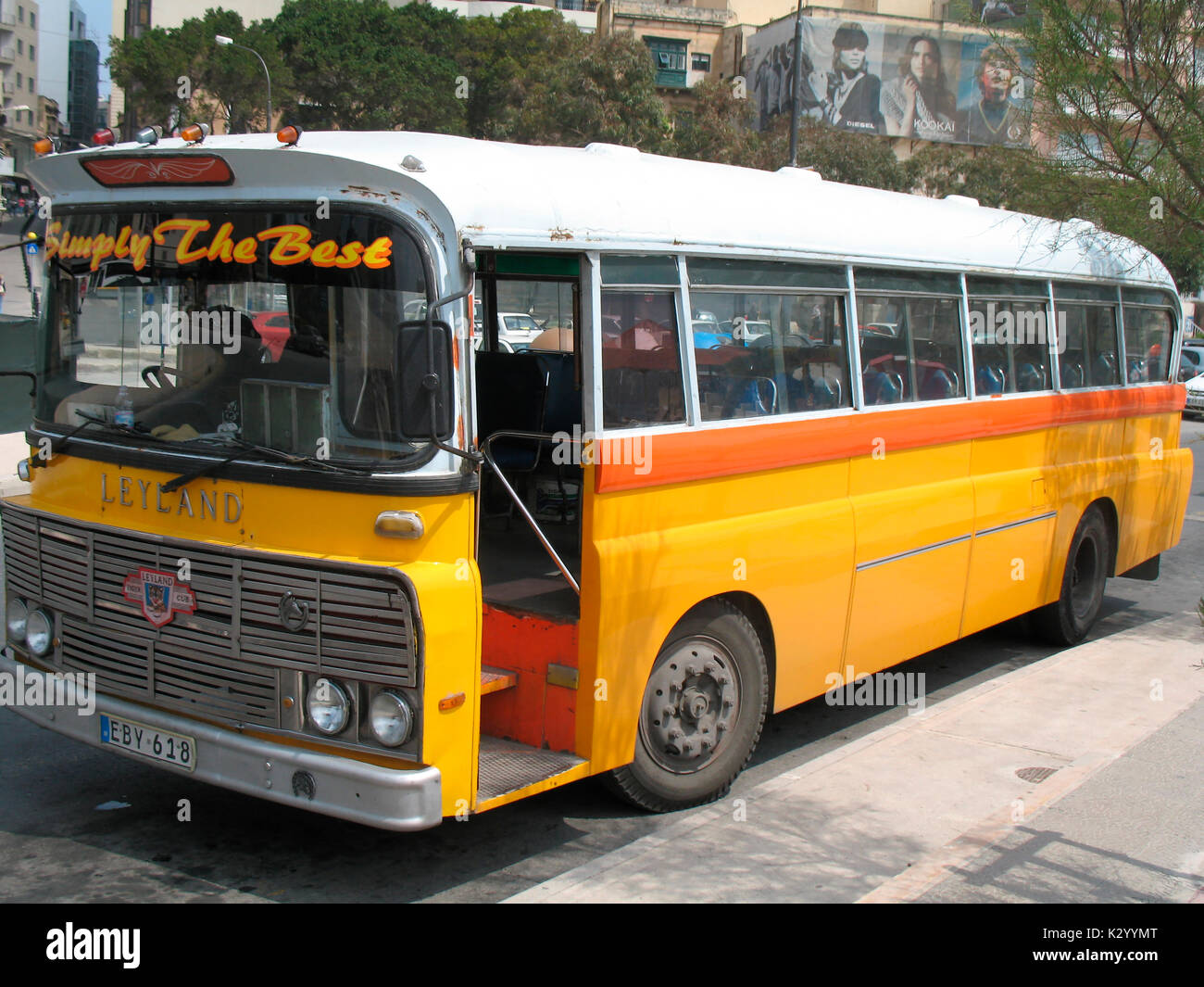 Malta bus Banque de photographies et d’images à haute résolution - Alamy