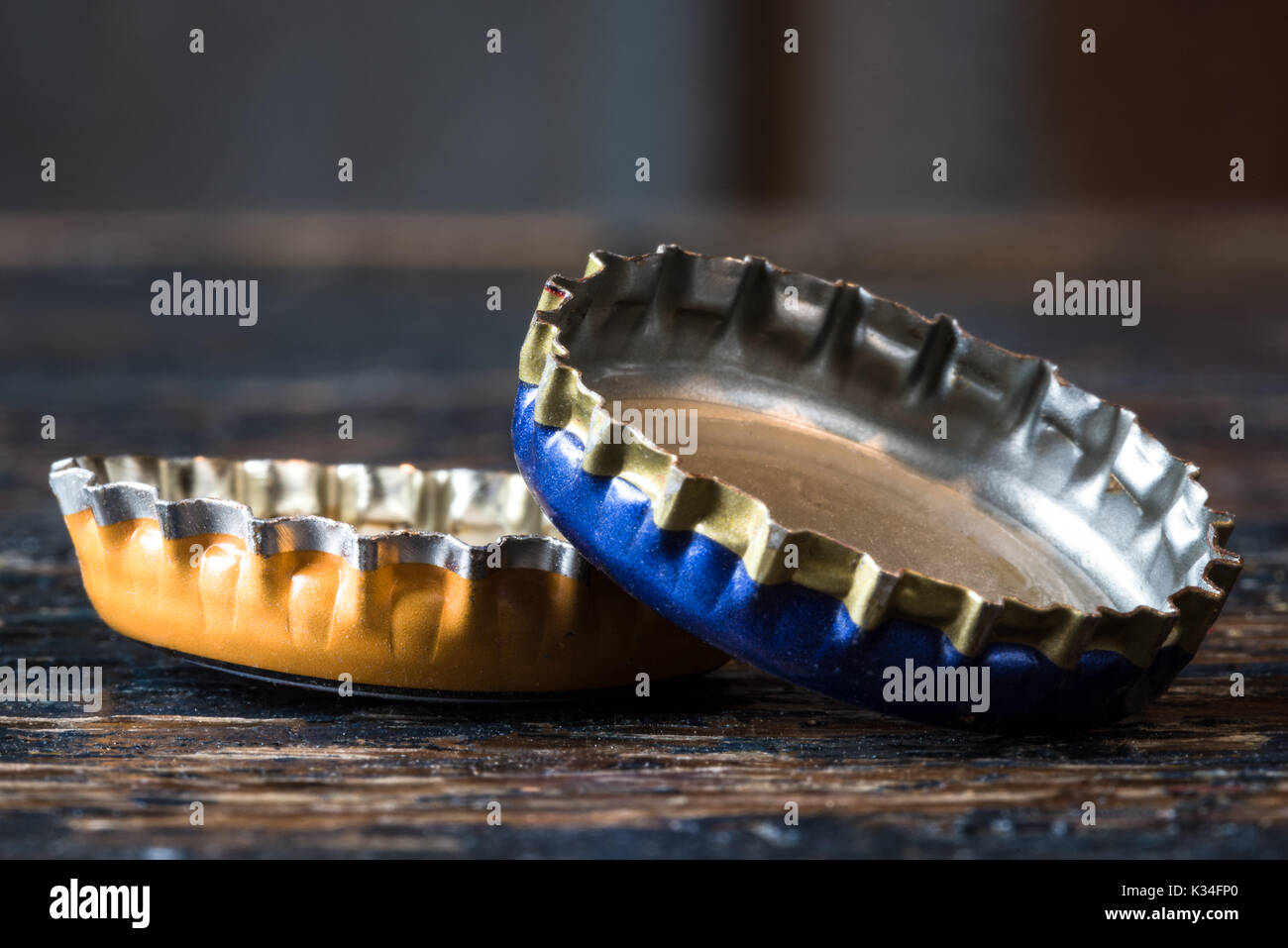 Deux capsules de bouteilles Banque de photographies et d’images à haute ...