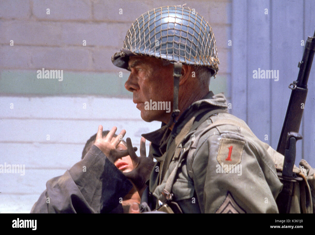 LE GRAND ROUGE LEE MARVIN UN FILM WARNER BROS LE GRAND ROUGE LEE MARVIN ...