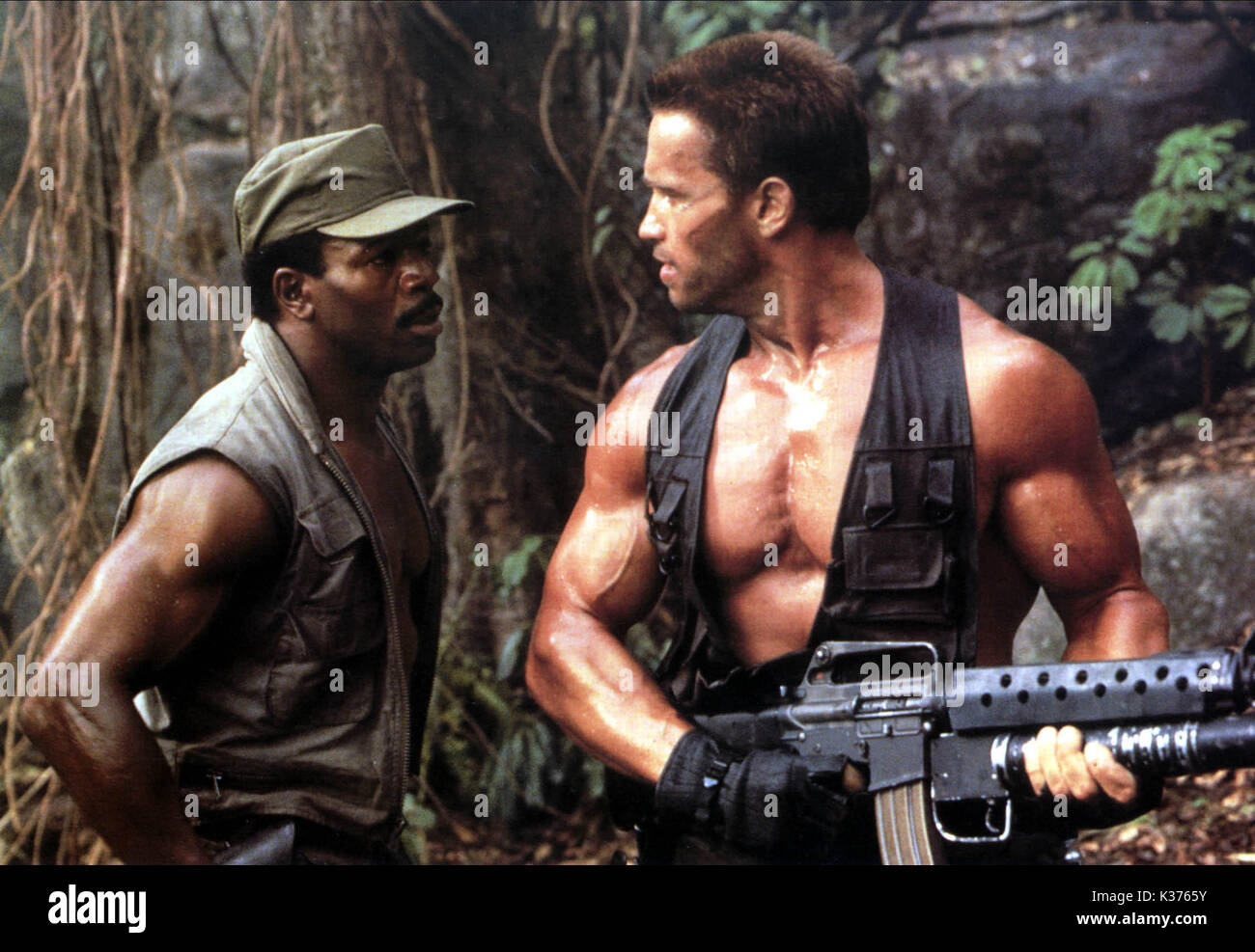 PREDATOR CARL WEATHERS ET ARNOLD SCHWARZENEGGER UN FILM DE 20TH CENTURY ...