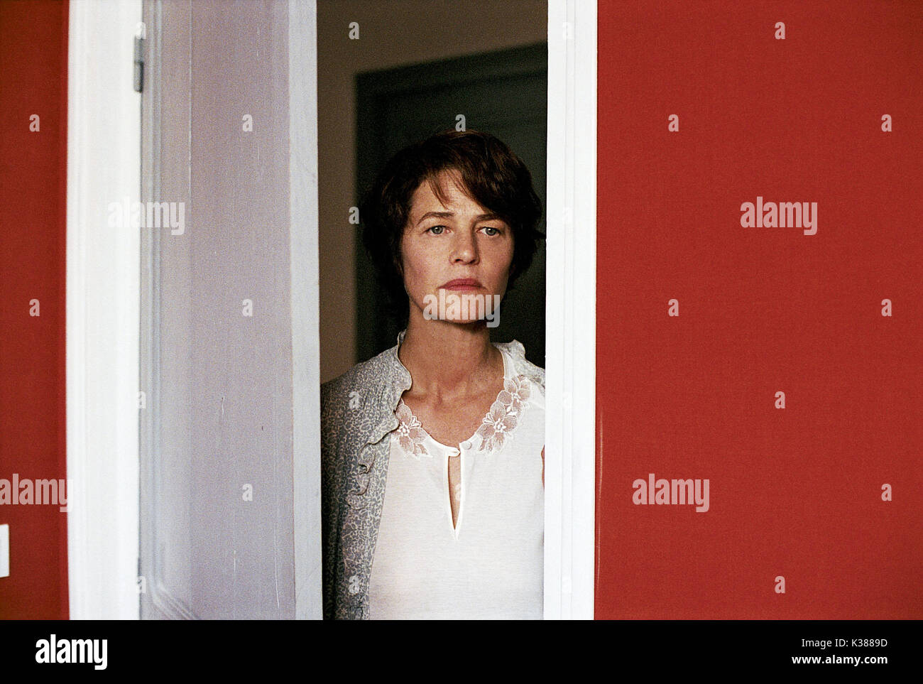 Charlotte rampling swimming pool 2003 Banque de photographies et d ...