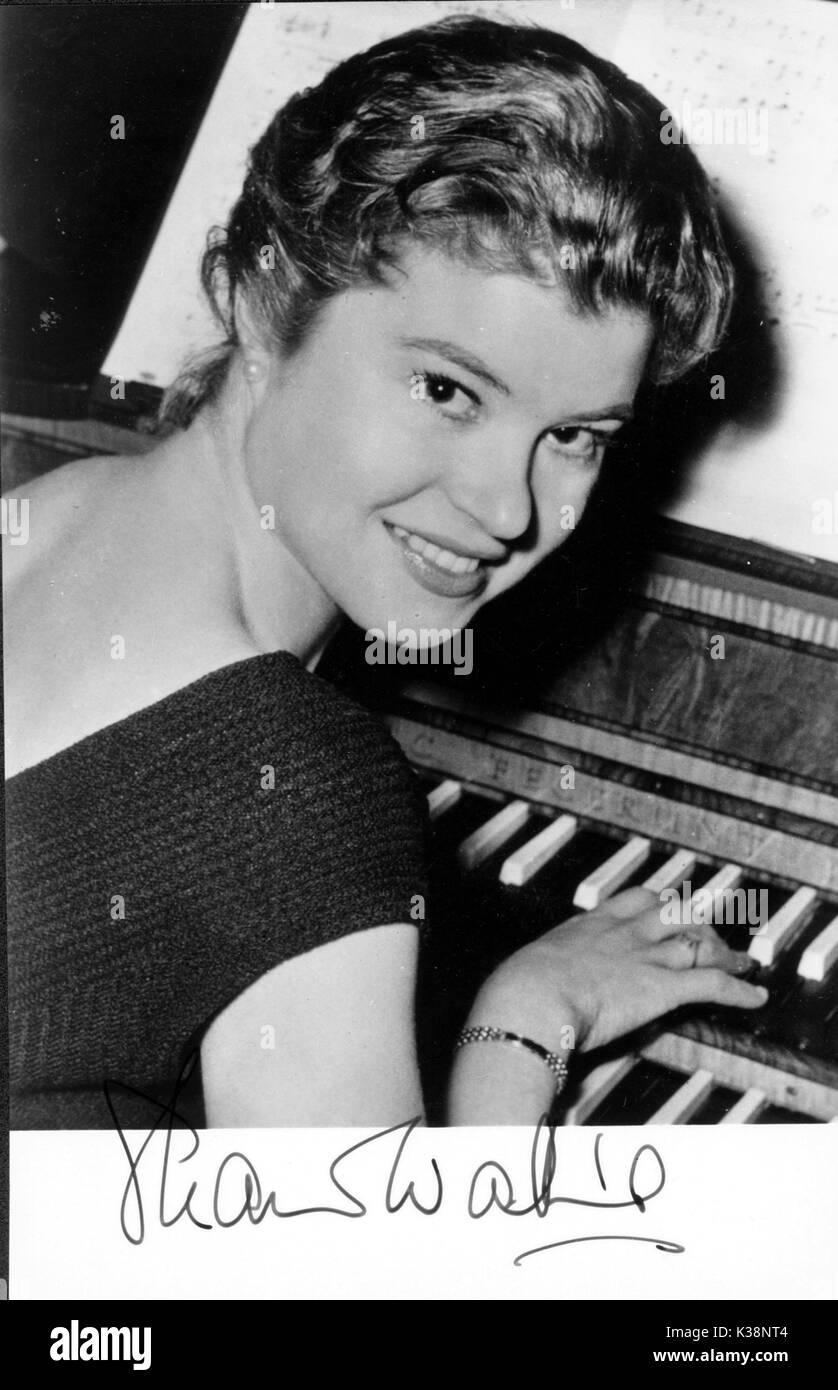 Shani wallis Banque de photographies et d’images à haute résolution - Alamy