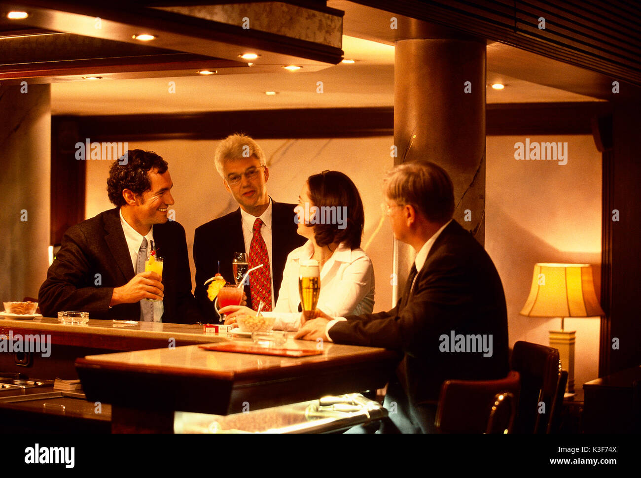 Bar scene Banque de photographies et d’images à haute résolution - Alamy