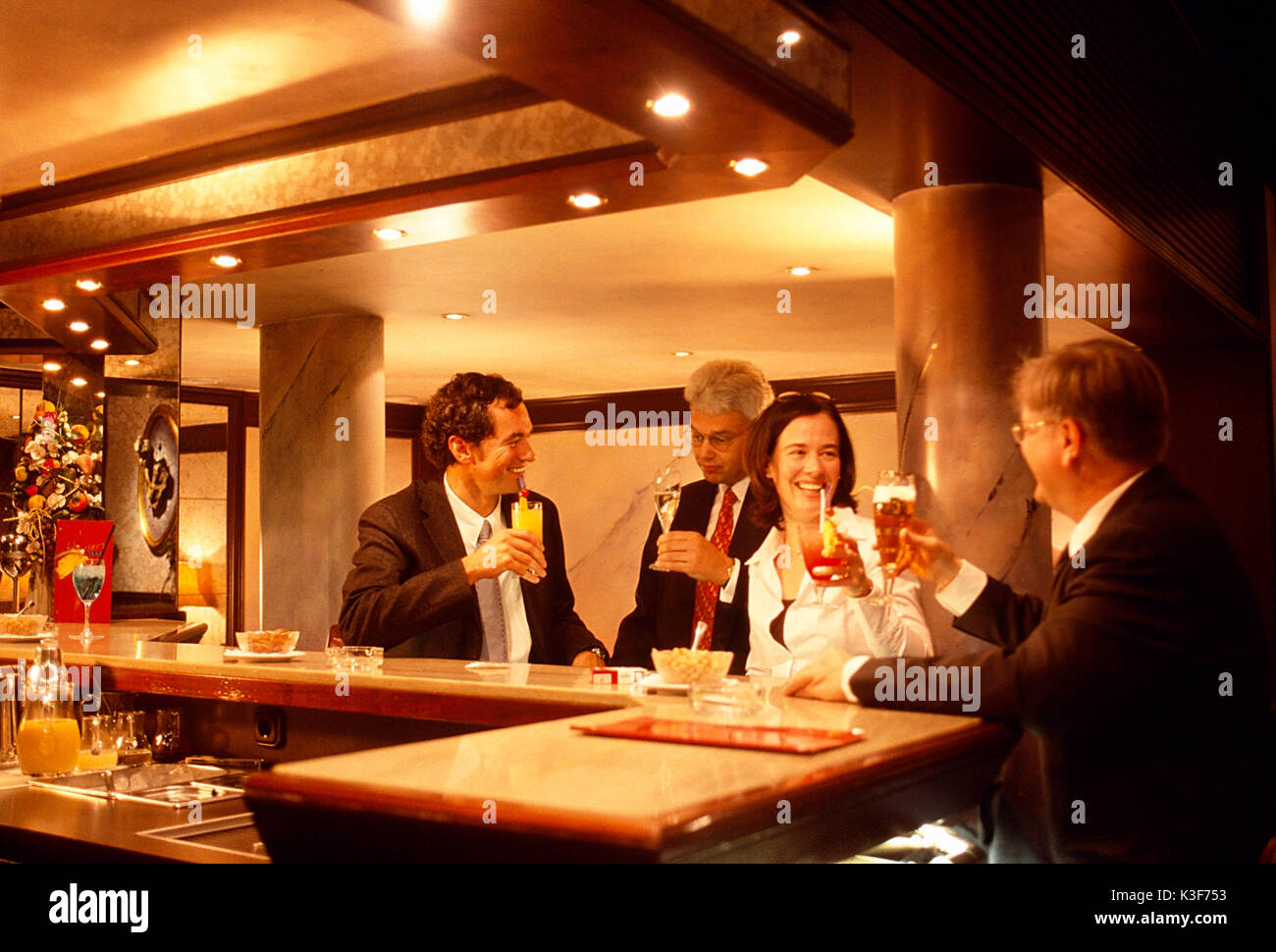 Bar scene Banque de photographies et d’images à haute résolution - Alamy