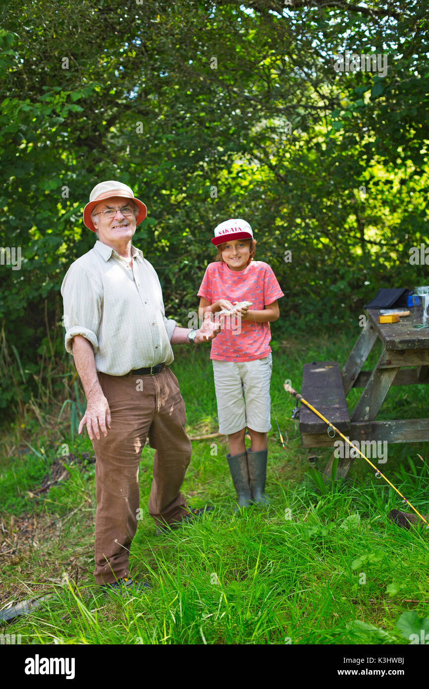 Grands parents avec petit fils Banque de photographies et d’images à ...