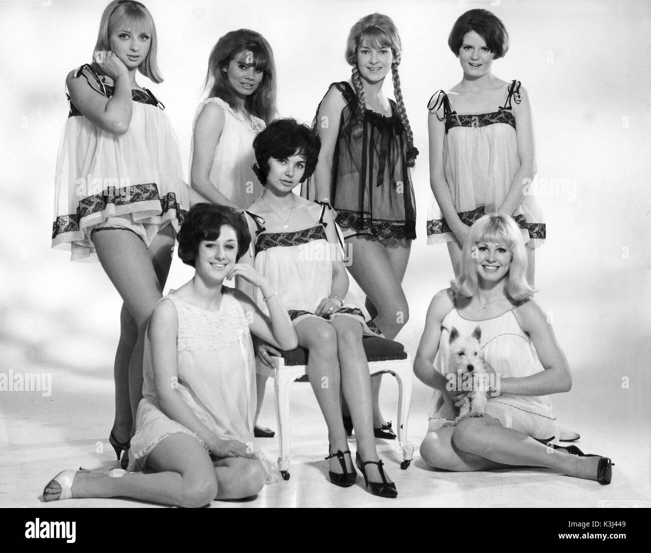 Le GRAND ST TRINIAN'S TRAIN ROBBERY [BR 1966] [retour ligne L-R] SARAH ...