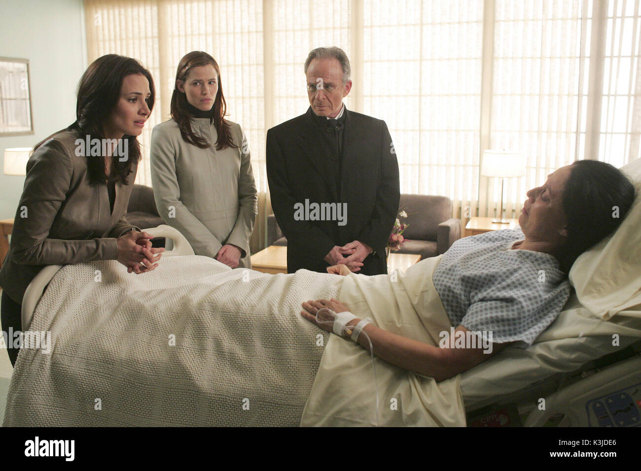 ALIAS saison 4 épisode 17 : une conscience propre MIA MAESTRO, Jennifer Garner, RON RIFKIN ...