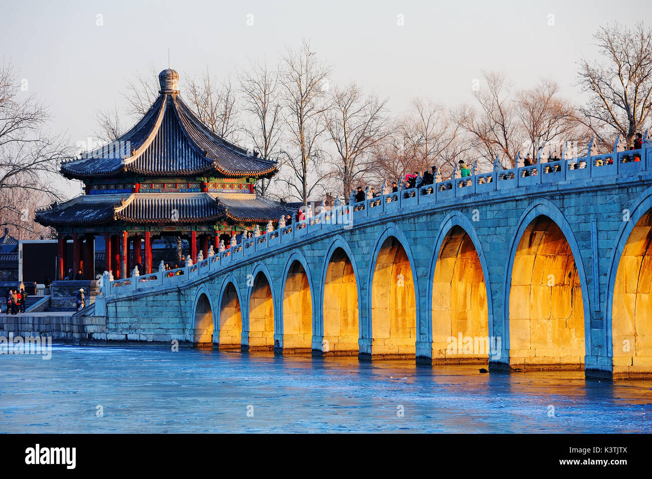Pont du lac de kunming chine Banque de photographies et d’images à ...