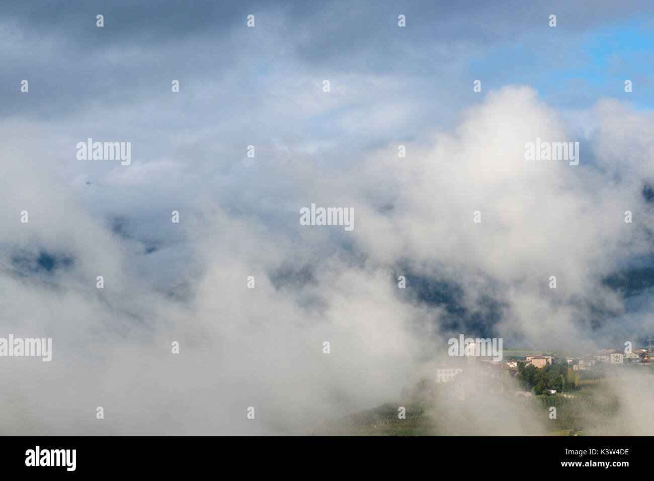 Château dans les nuages Banque de photographies et d’images à haute ...