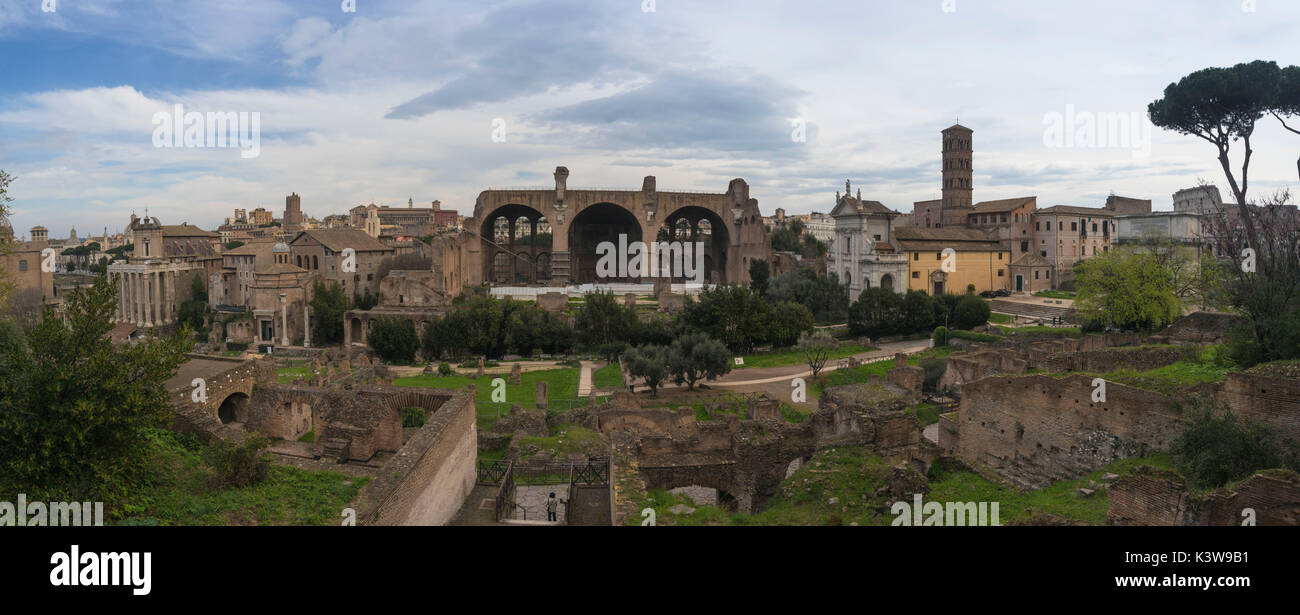 Italie la basilique de maxence et constantine Banque de photographies ...