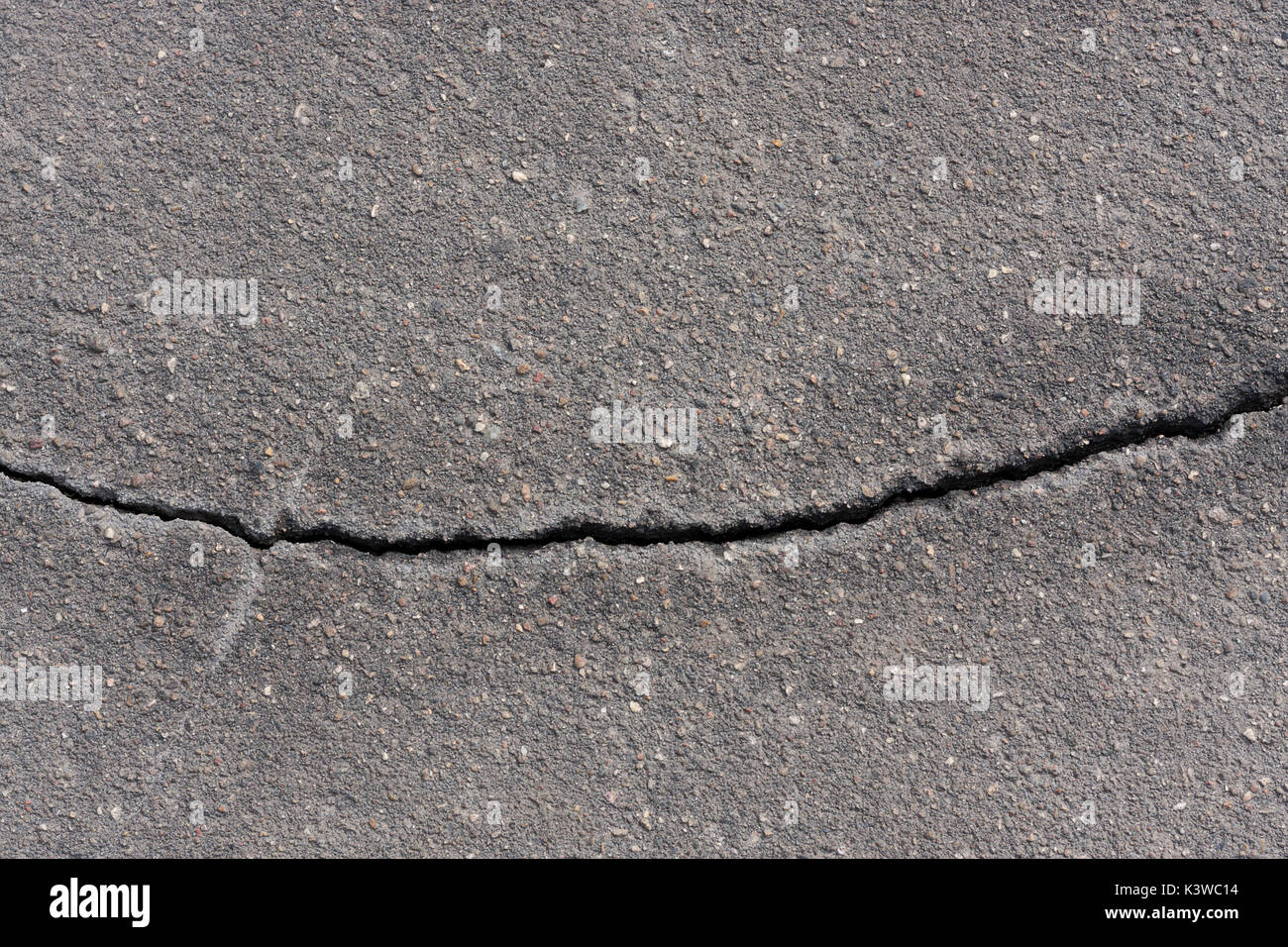 Cracked asphalt Banque de photographies et d’images à haute résolution ...