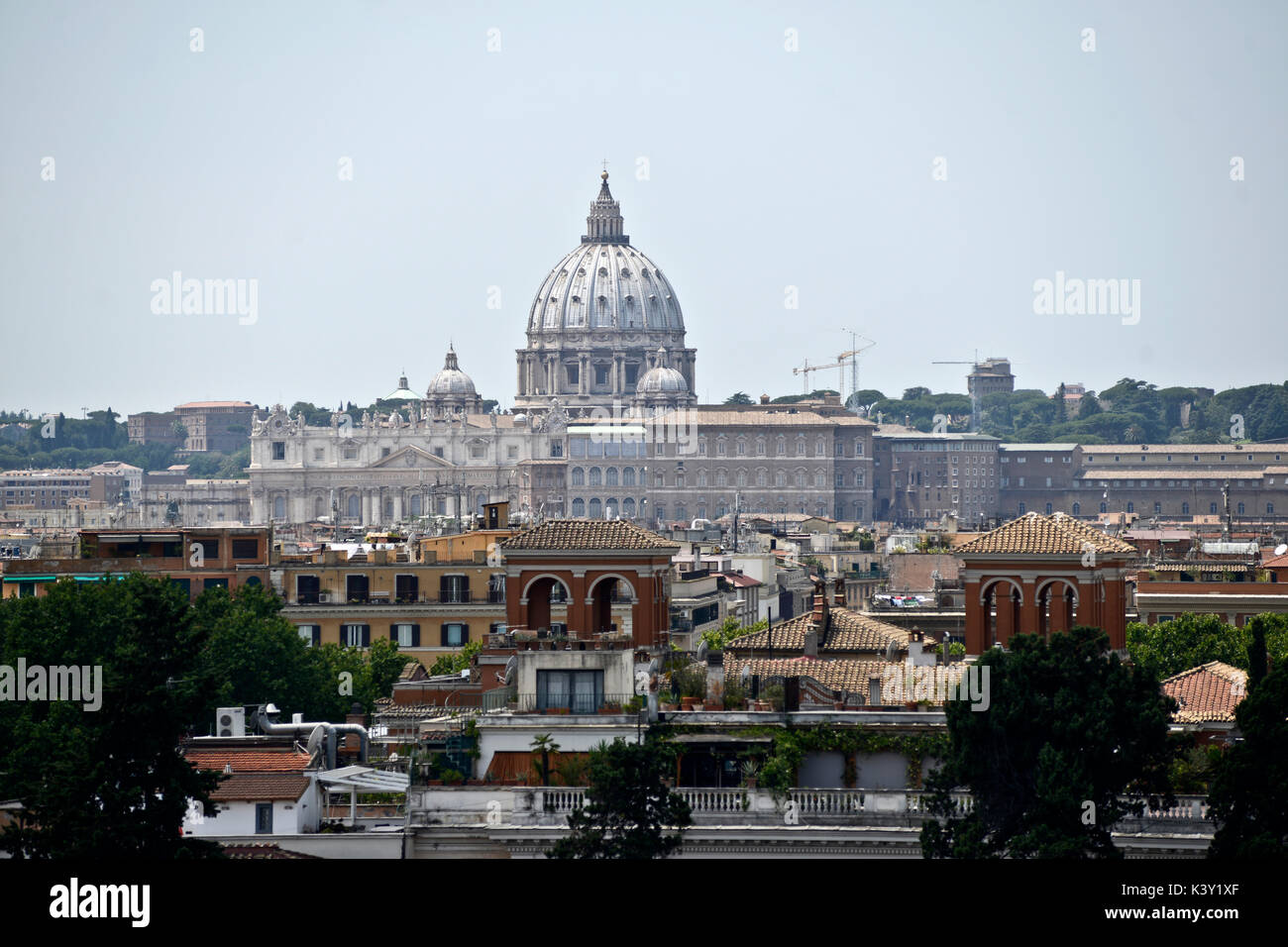Basilique st peters et rome skyline italy Banque de photographies et d ...