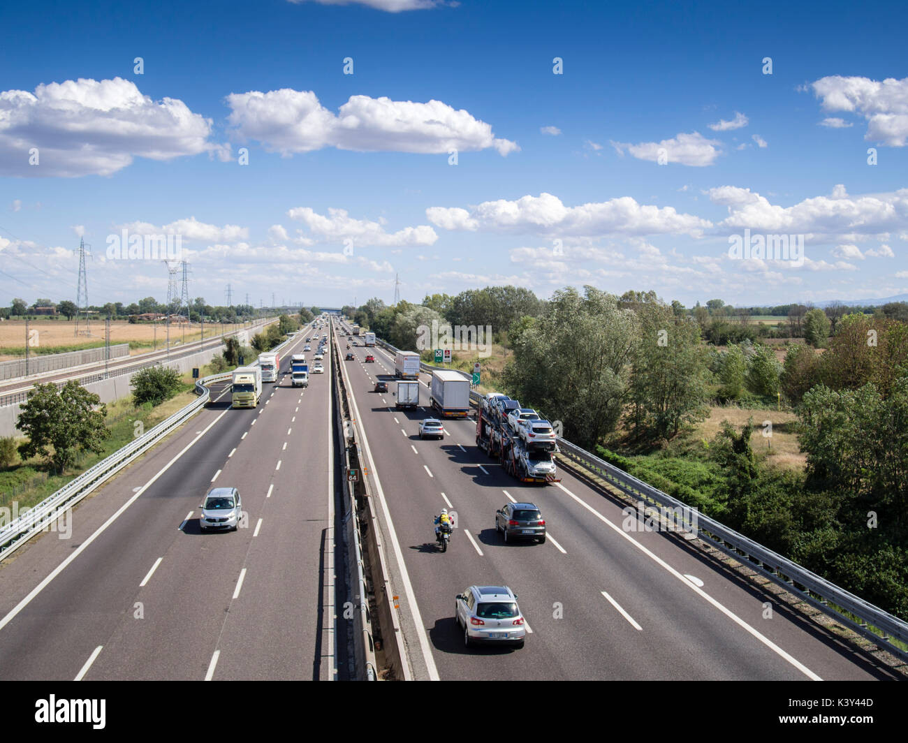Camion Autoroute Italie Banque d'image et photos - Alamy