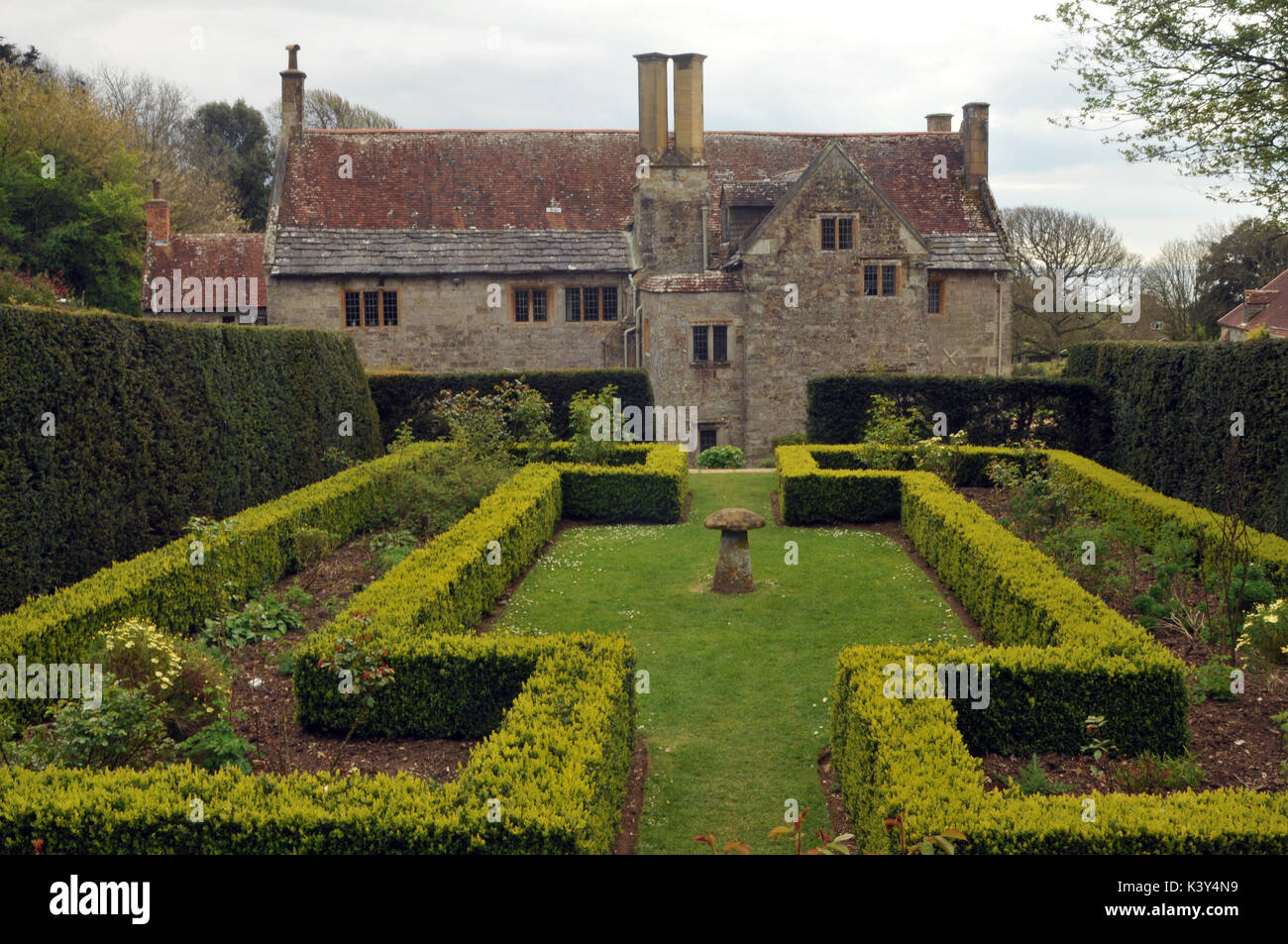 Mottistone Manor House sur l'île de Wight montrant les jardins à un ...