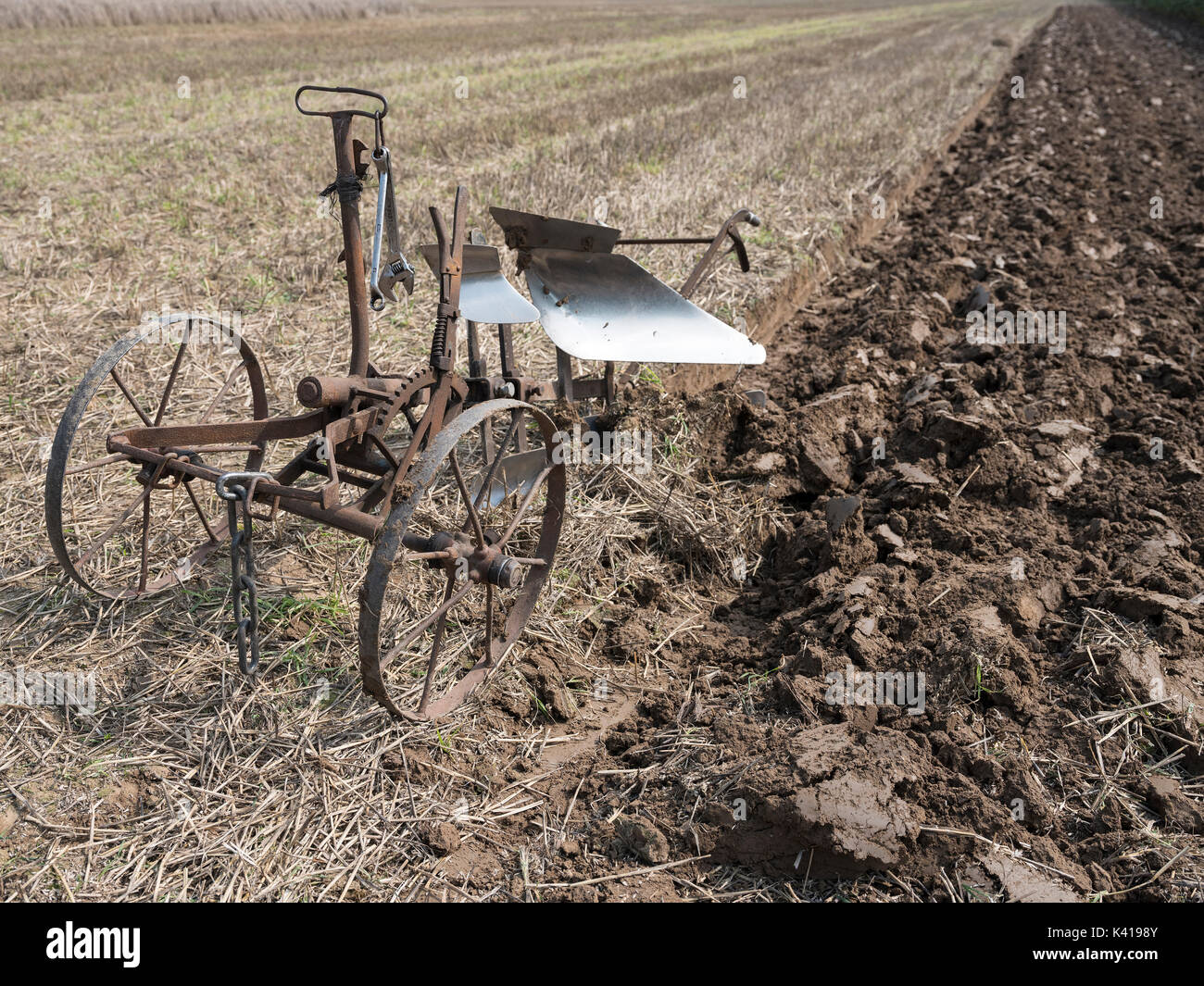 Charrue à cheval antique Banque de photographies et d’images à haute ...