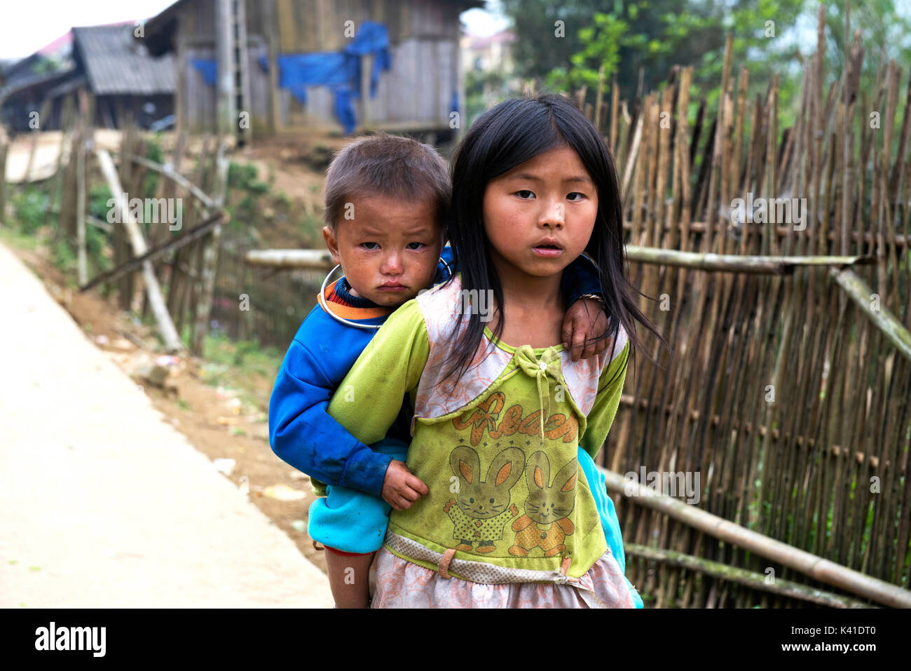 Enfants qui pleure Banque de photographies et d’images à haute ...