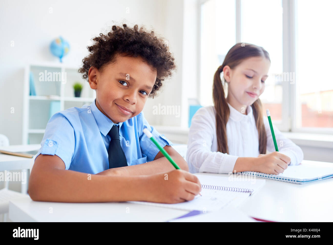 Camarade de classe dessin Banque de photographies et d’images à haute résolution - Alamy