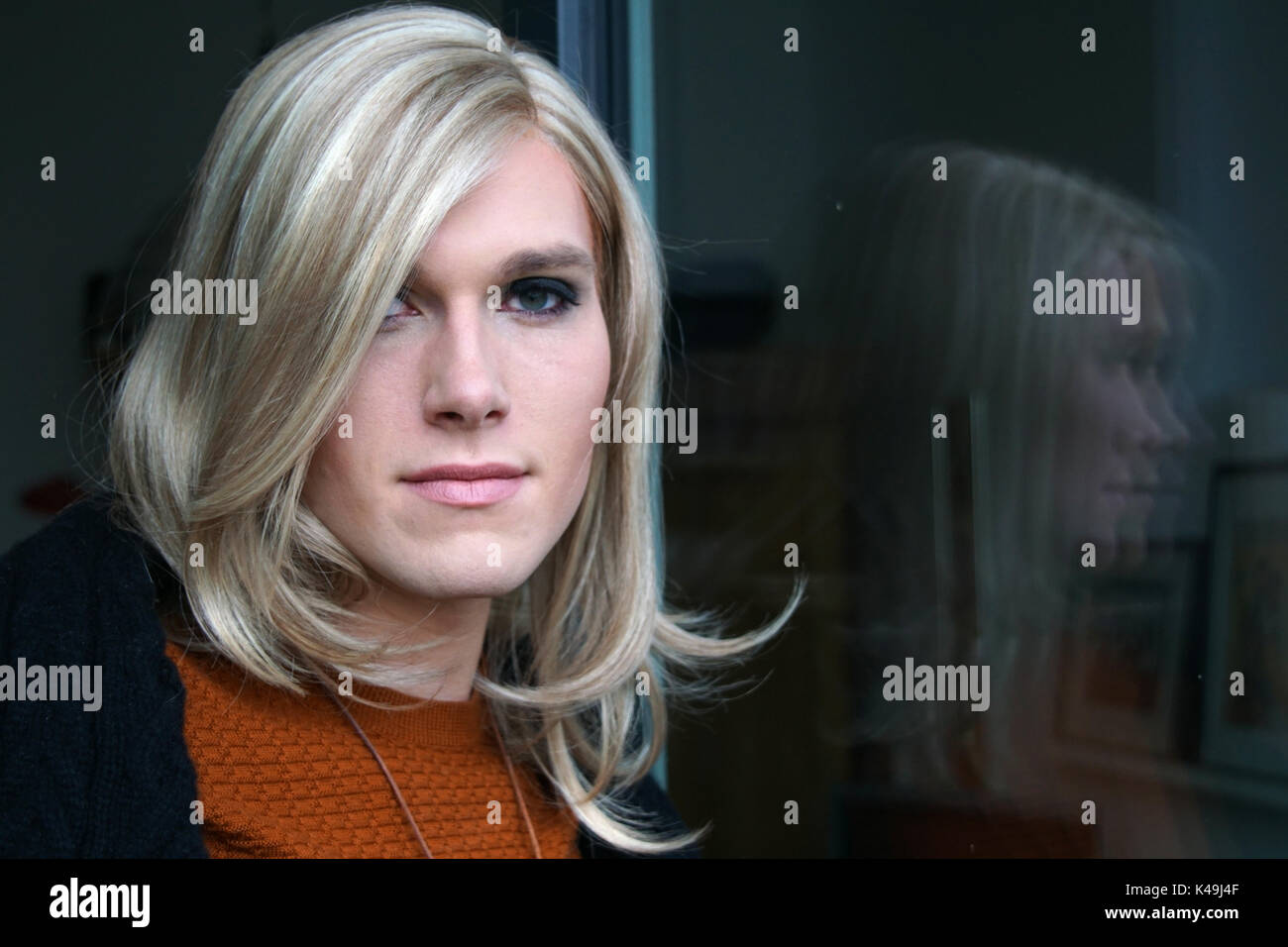 Femme transgenre Banque de photographies et d’images à haute résolution ...