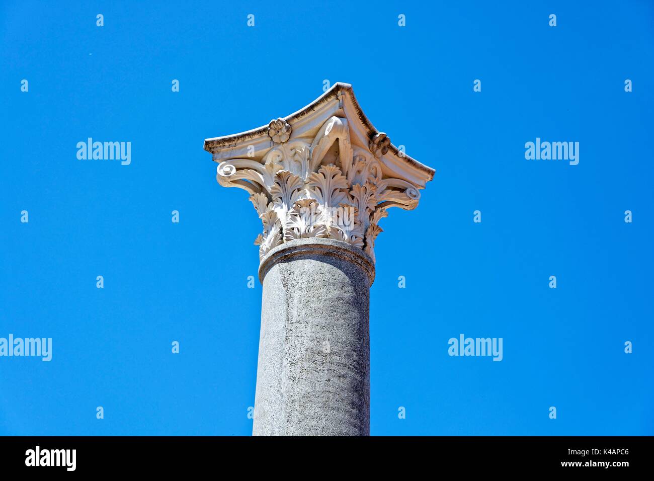 Chapiteau et colonne corinthienne Banque de photographies et d’images à ...