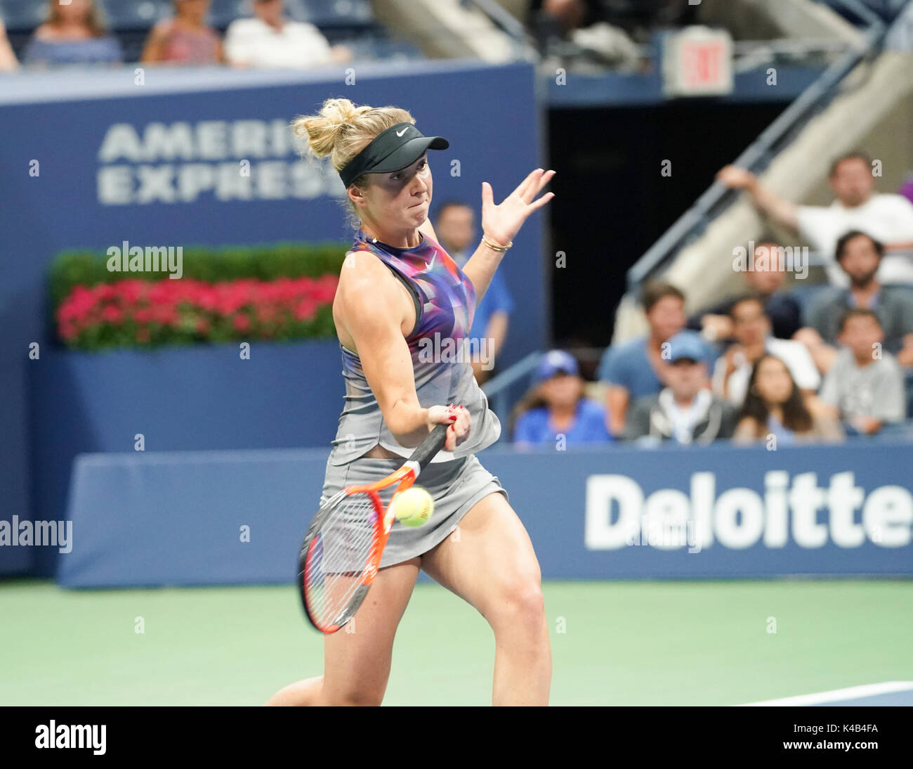 New York, NY USA - 4 septembre 2017 : Elina Svitolina renvoie de l ...