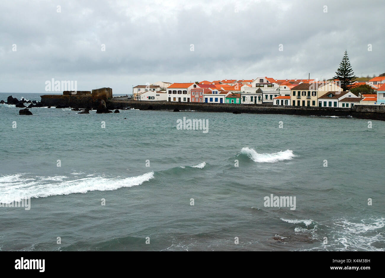 La ville de Horta et le quartier Porto PIM. Faial, îles des Açores ...