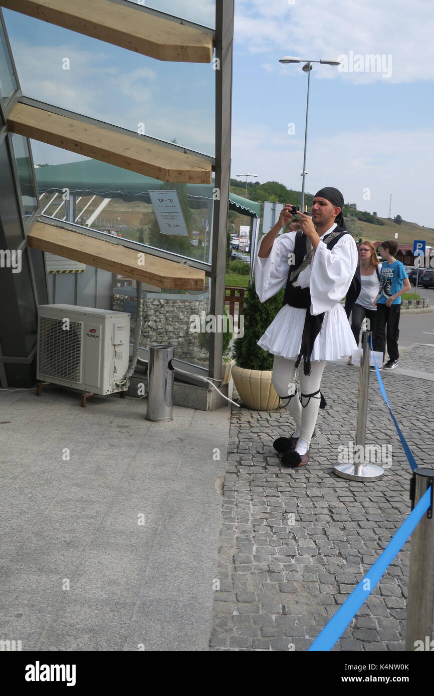 Homme porte traditionnelle, fustanella jupe plissée-comme vêtement qui ...