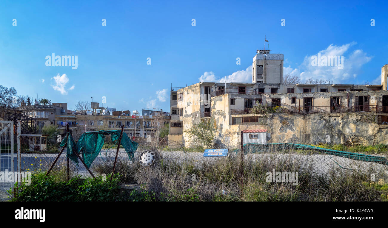 Cyprus nicosia wall green line Banque de photographies et d’images à ...