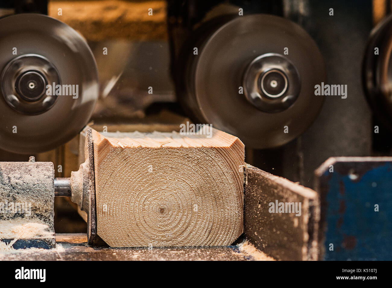 La machine pour l'échantillonnage de la rainure dans une poutre en bois ...