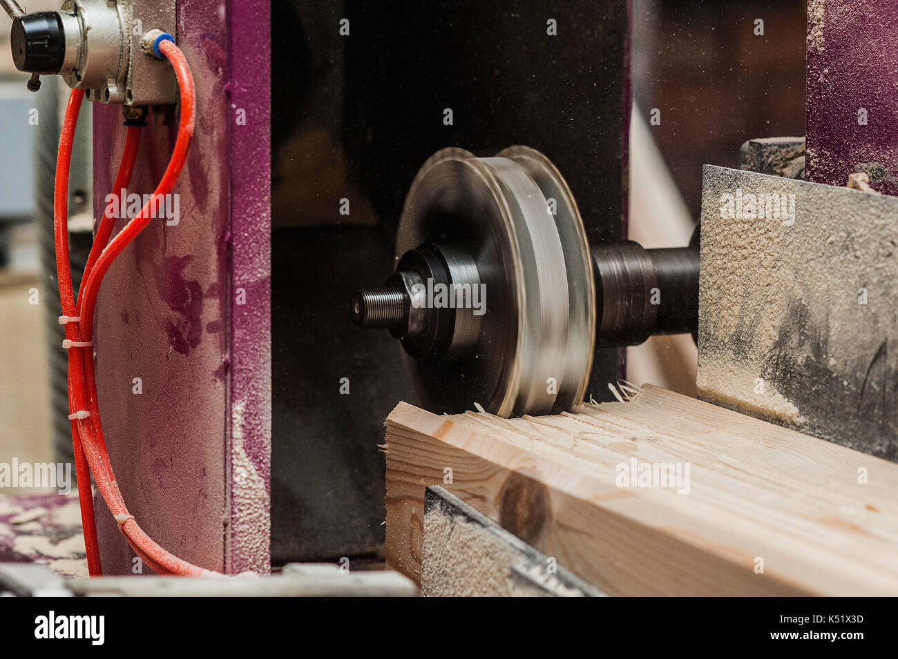 La machine pour l'échantillonnage de la rainure dans une poutre en bois ...