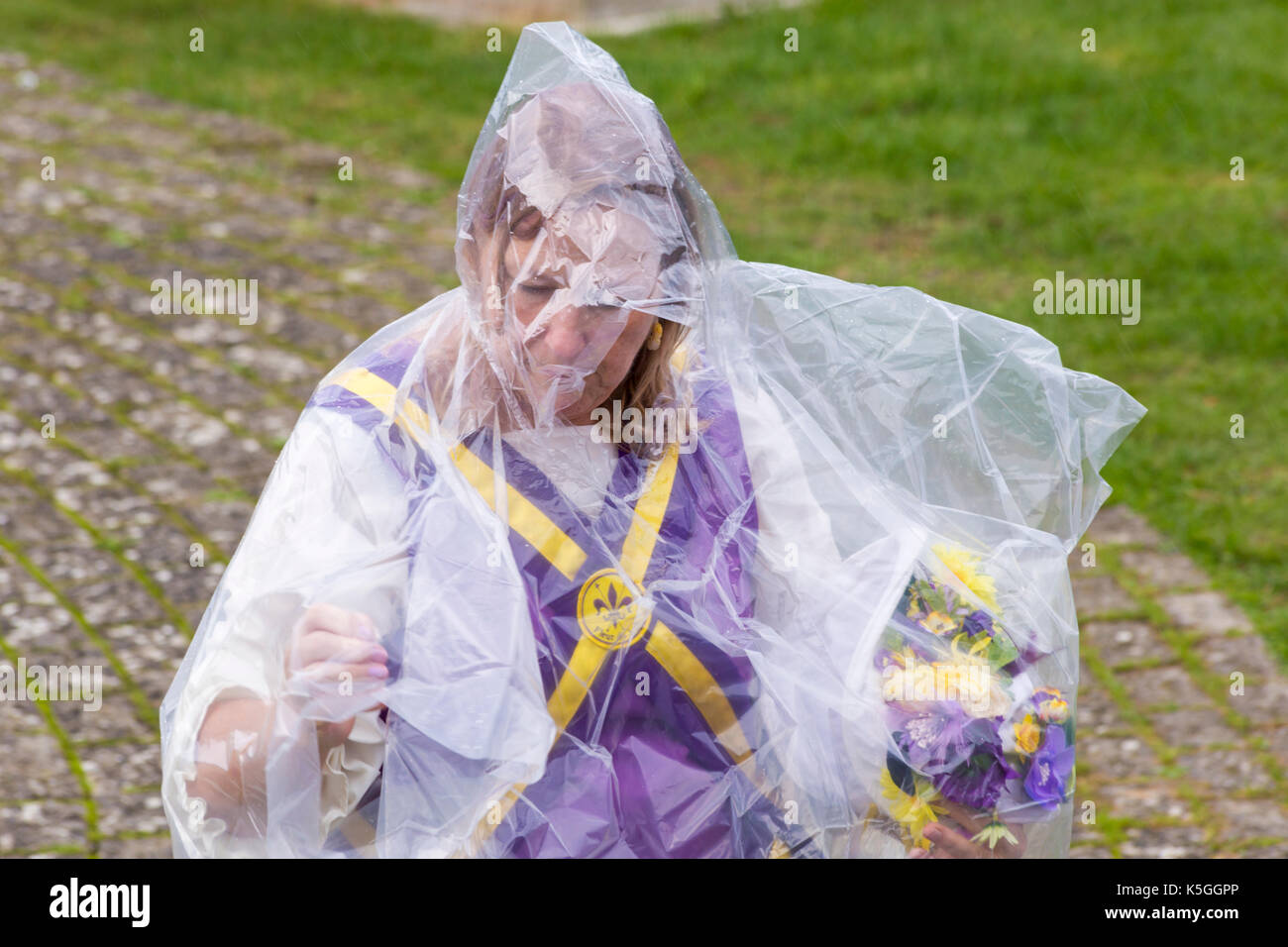 Poncho de pluie transparent Banque de photographies et d’images à haute ...