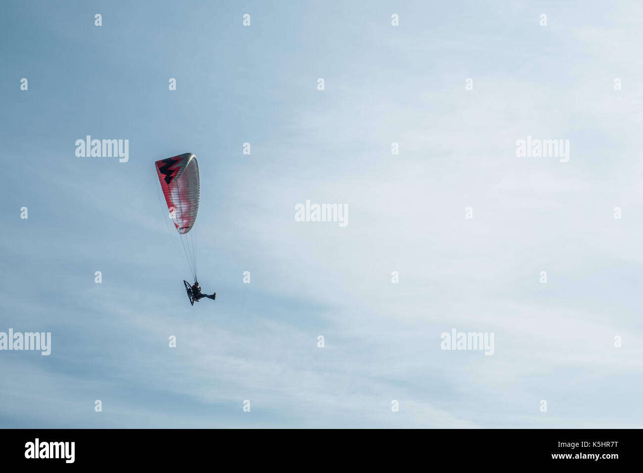 Personne volant Banque de photographies et d’images à haute résolution ...